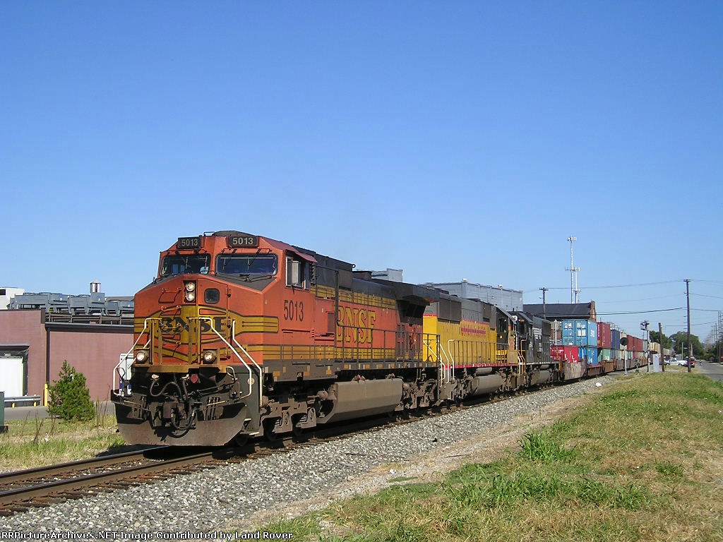 BNSF 5013 On NS 25 A Eastbound